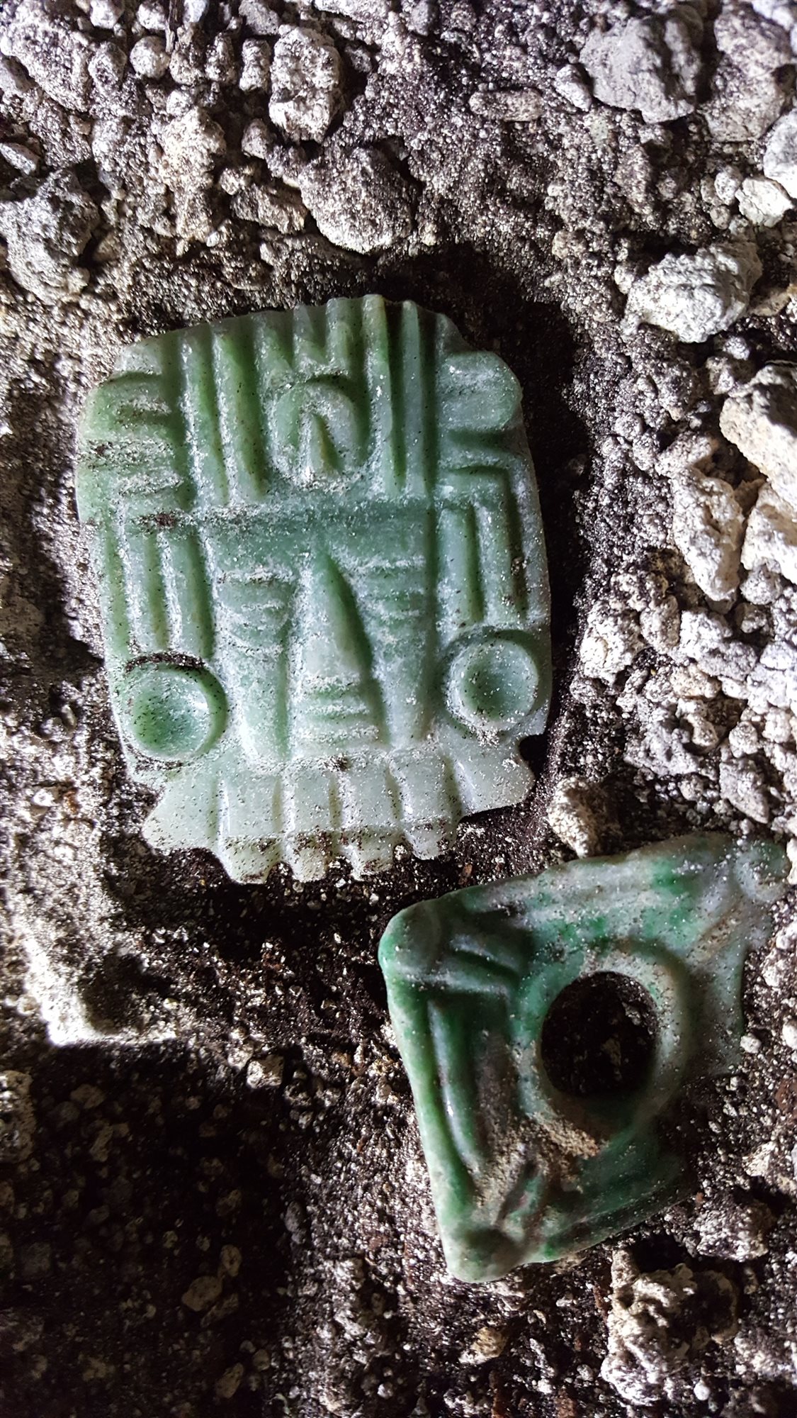 Excavan 2 tumbas mayas intactas en Holmul, al norte de Guatemala