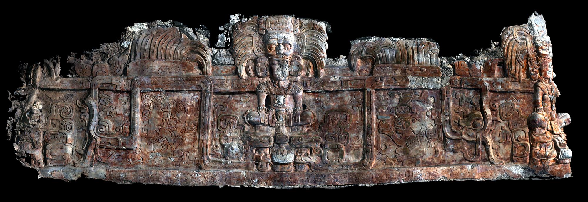 Excavan 2 tumbas mayas intactas en Holmul, al norte de Guatemala