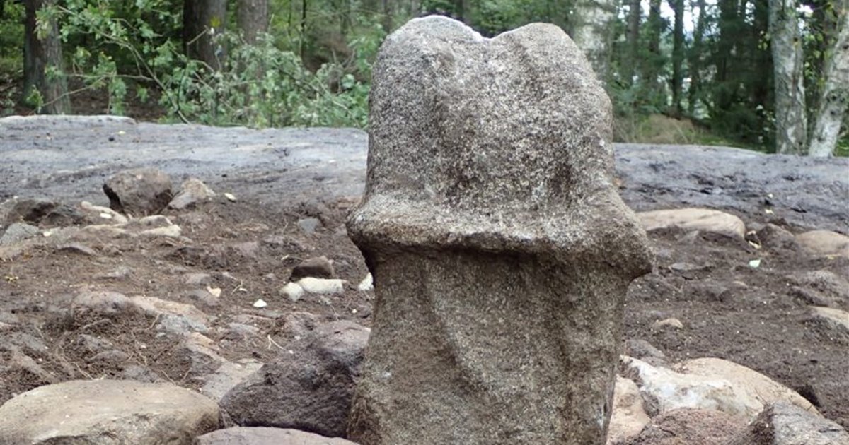 Encuentran una piedra de forma fálica en Suecia