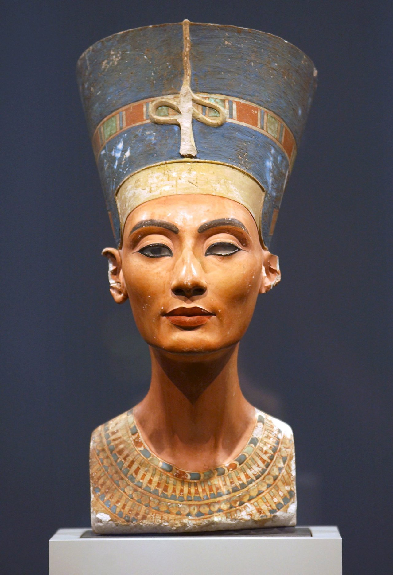 El busto de Nefertiti, la reina más bella de Egipto