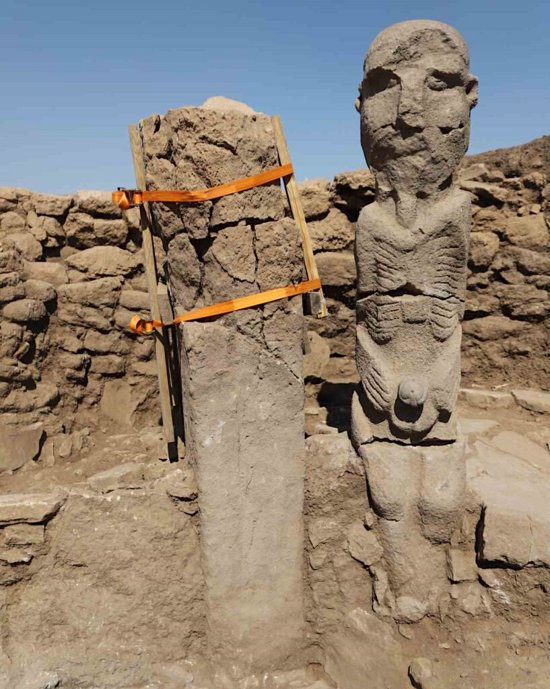 Descubren dos impresionantes estatuas en Göbekli Tepe y Karahan Tepe