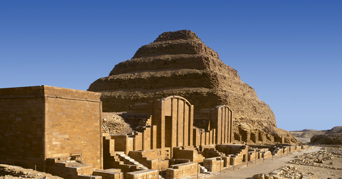 La pirámide escalonada de Zoser, la primera pirámide de la historia