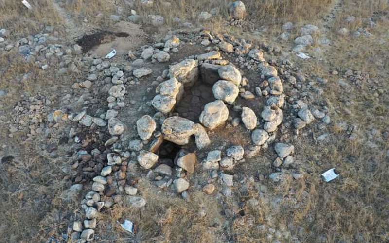 Descubren objetos de 4.000 años de antigüedad en un dolmen en los Altos ...