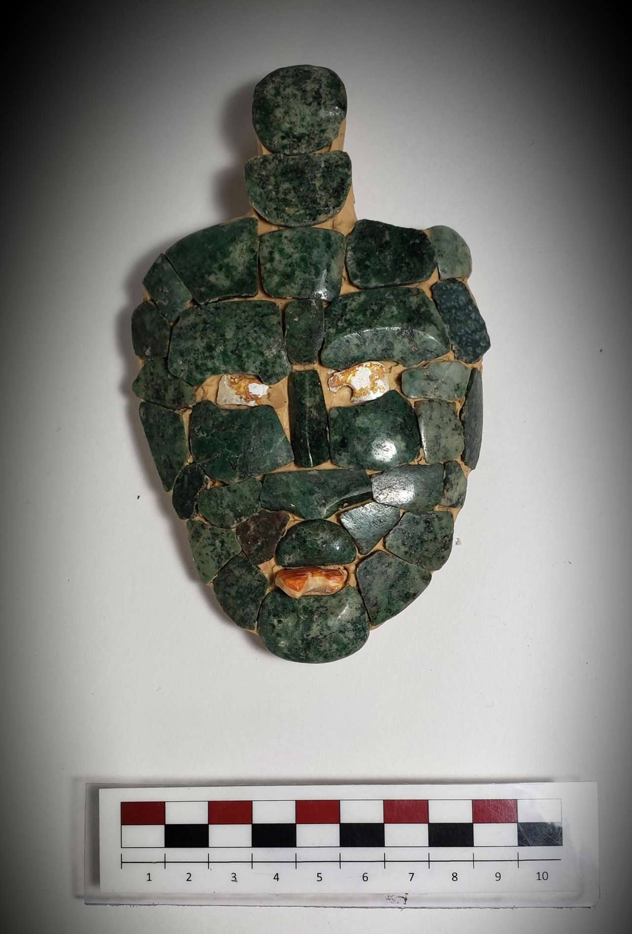 Descubren una impresionante máscara de jade en la tumba de un rey maya ...