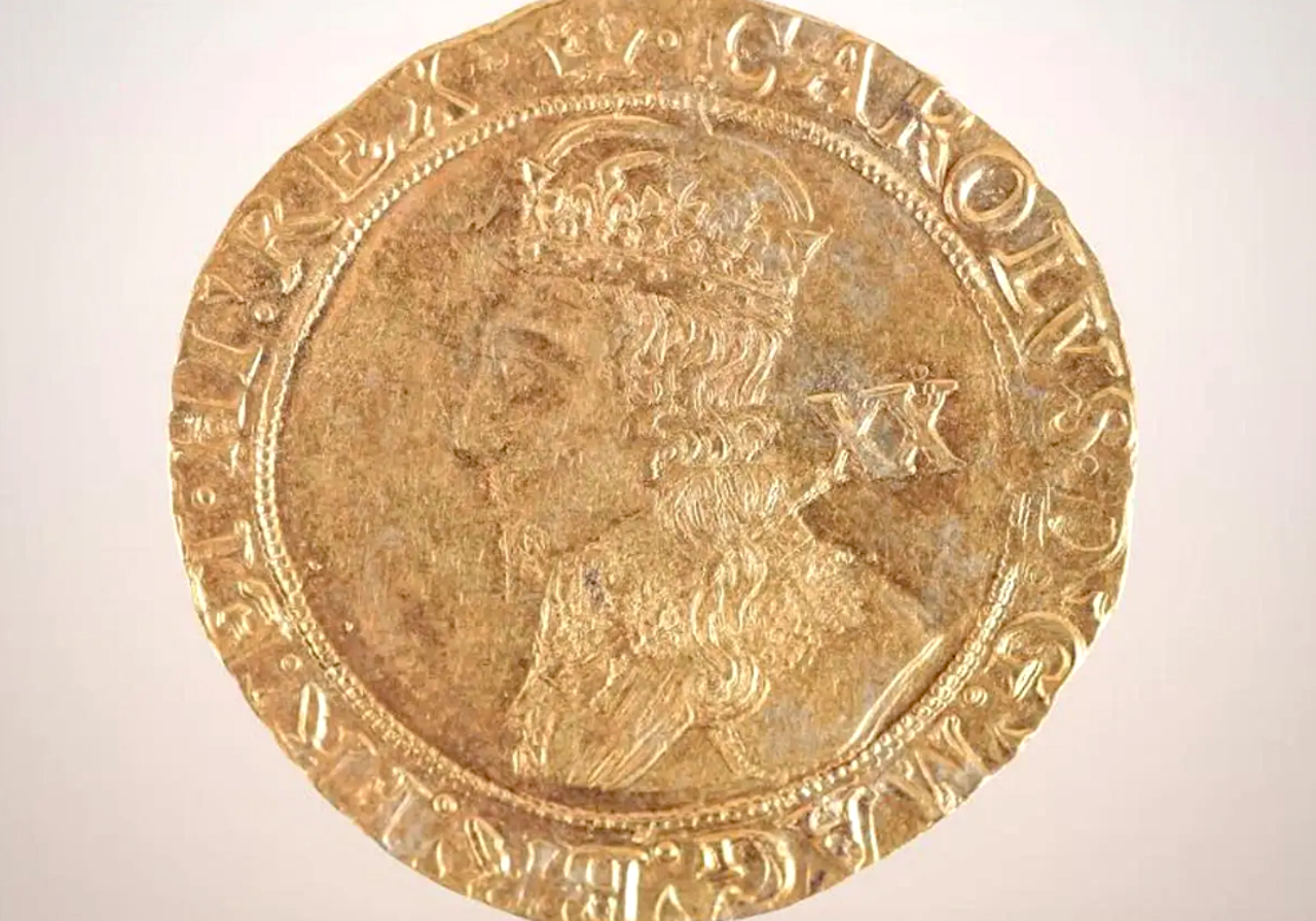 El extraordinario hallazgo de mil monedas del siglo XVII durante la ...