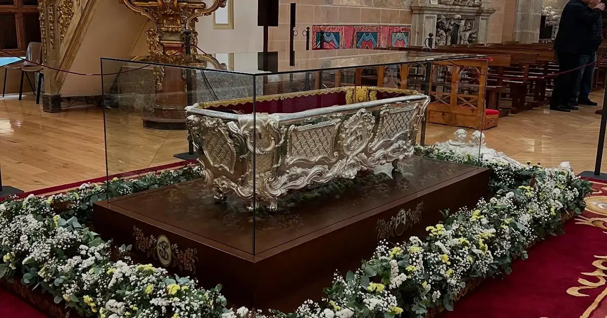 Se exhibe el cadáver de Santa Teresa por primera vez en 111 años: está ...