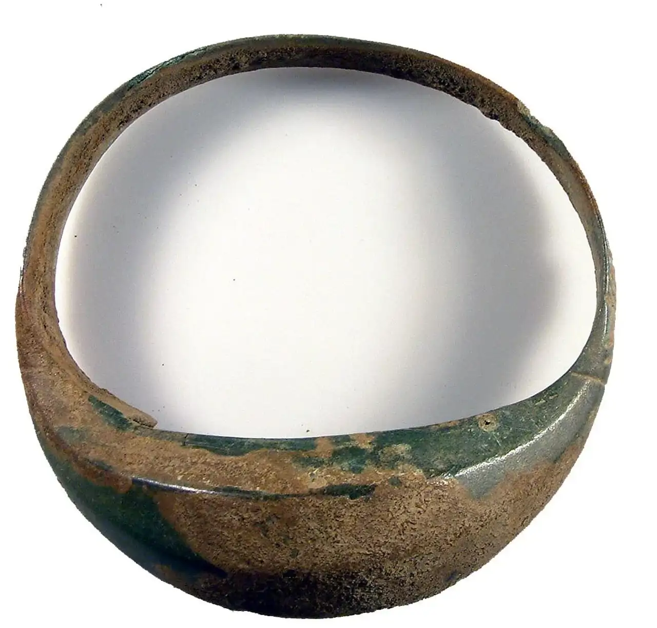 Descubren un raro monedero de muñeca romano de 1.800 años, pero lo más ...