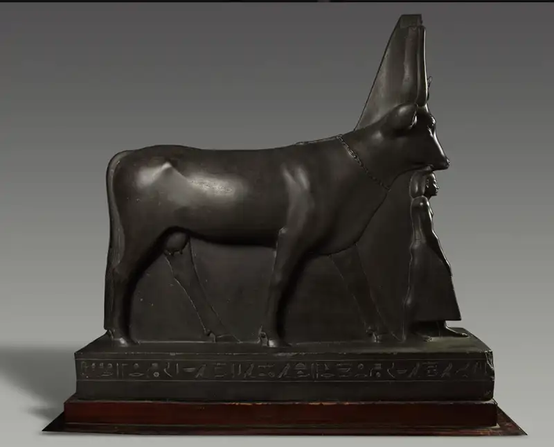 Las tres admirables estatuas de la tumba del escriba Psamético en Saqqara