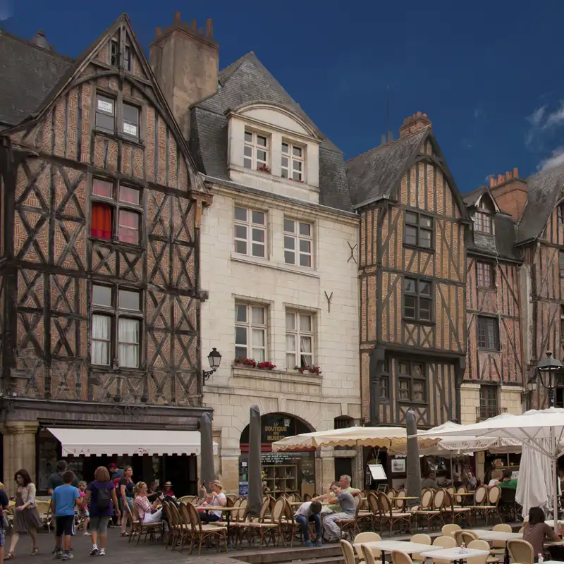 El antiguo símbolo universal de buena suerte que Adolf Hitler convirtió ...